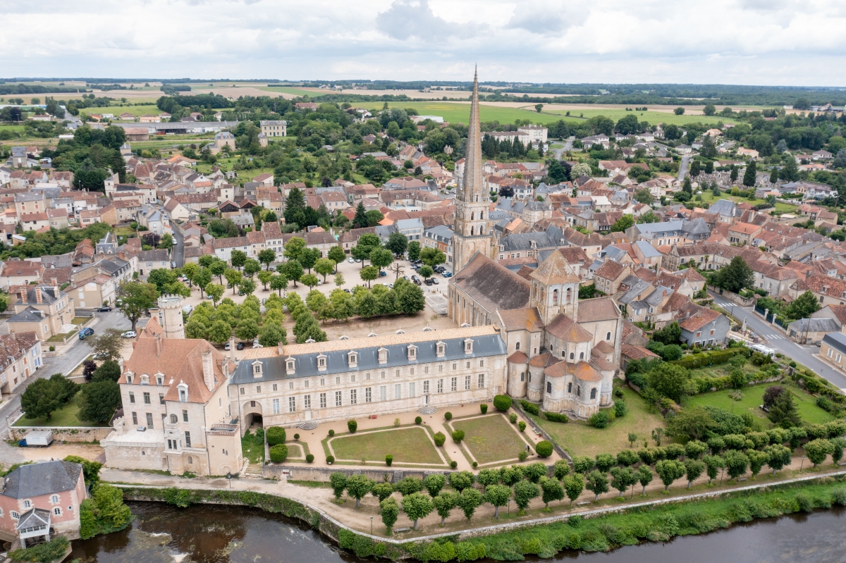 Chers enseignants, | Abbaye de saint savin